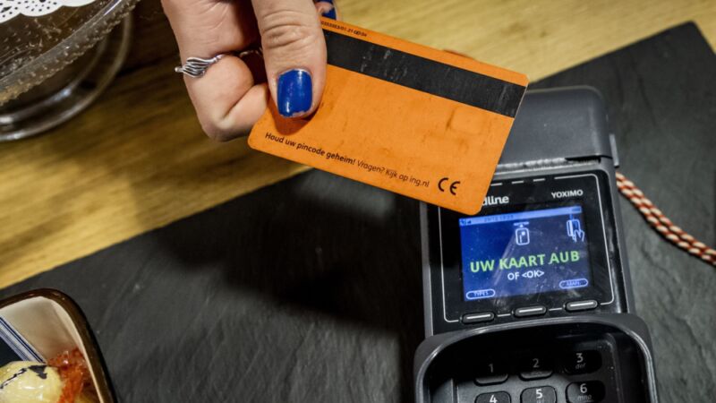 Wat moet u doen als u een betaalpas vindt? - MAX Meldpunt